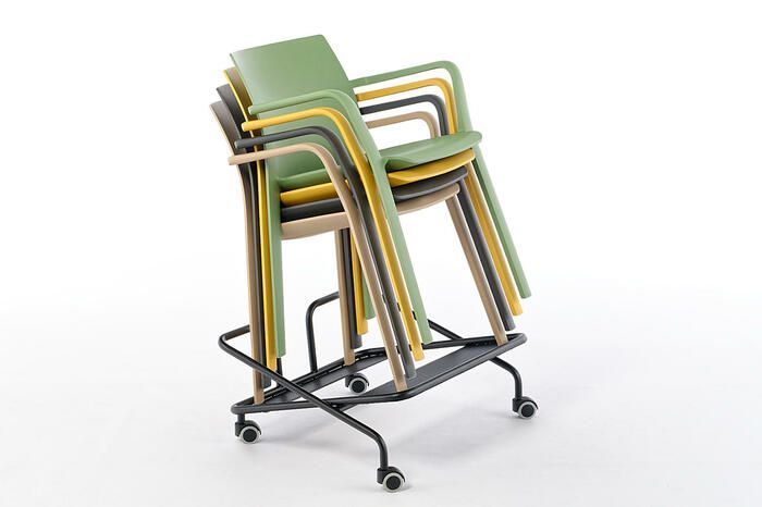 Stapelbare Outdoorstühle mit Armlehnen